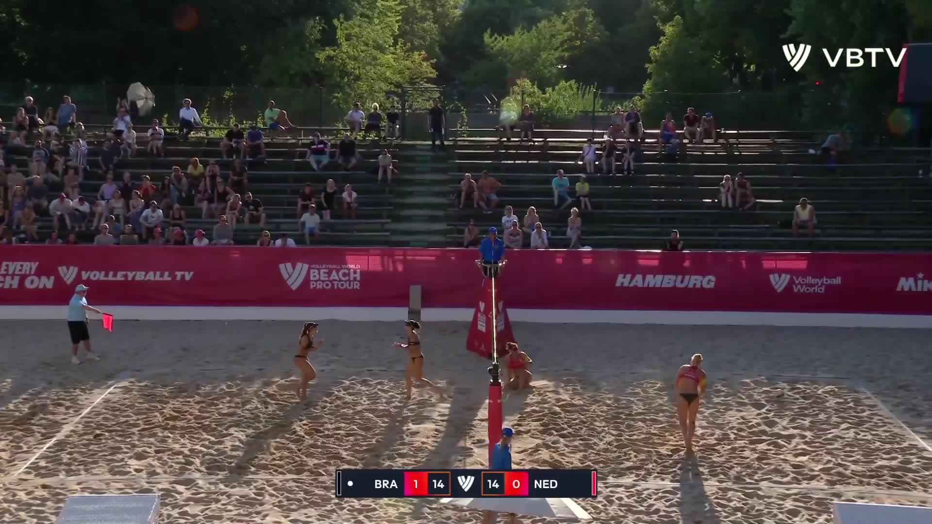 Carolina Solberg Salgado Successful Blocks Leader in Barbara Carol vs ...