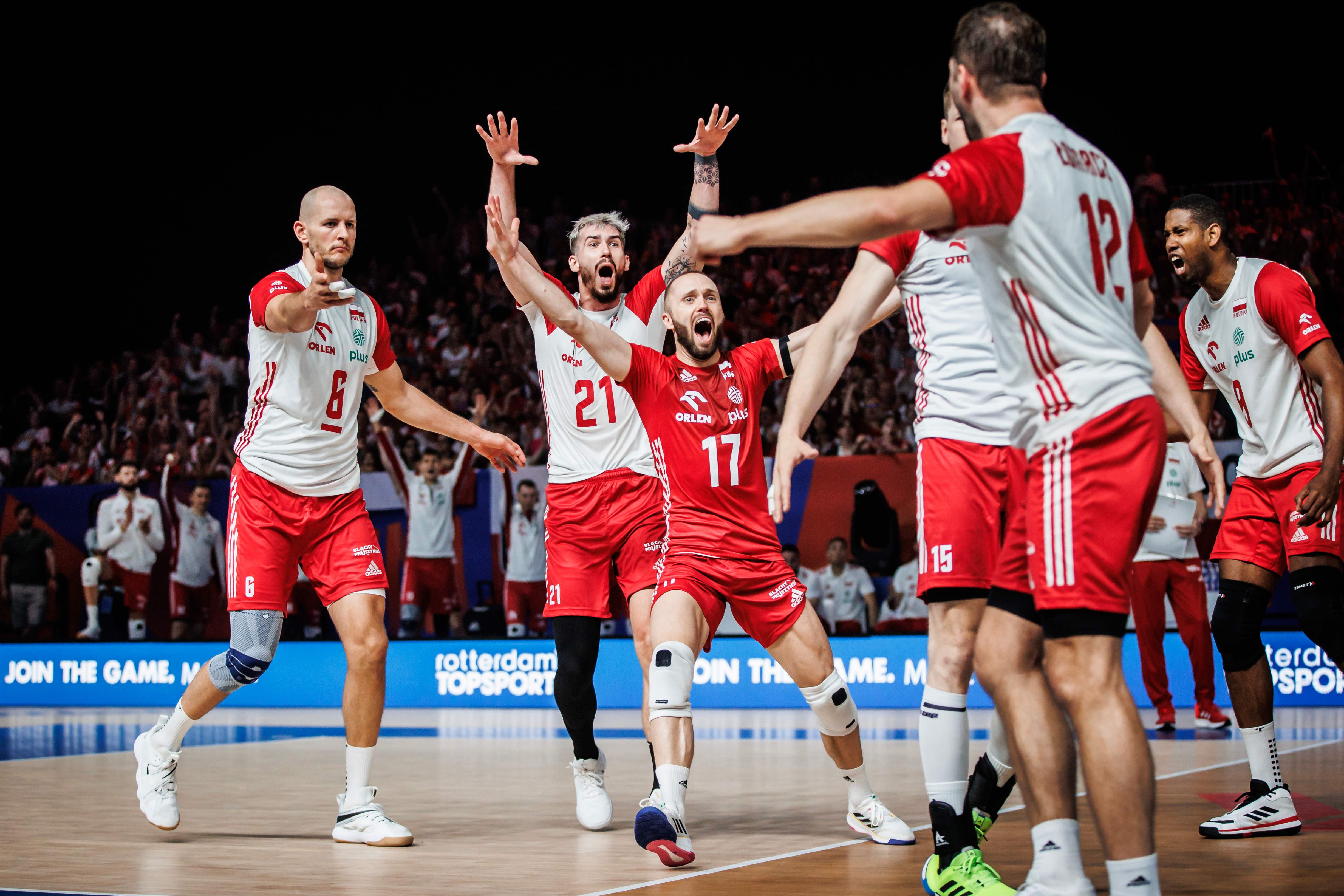 Poland rebound and take world champions Italy down