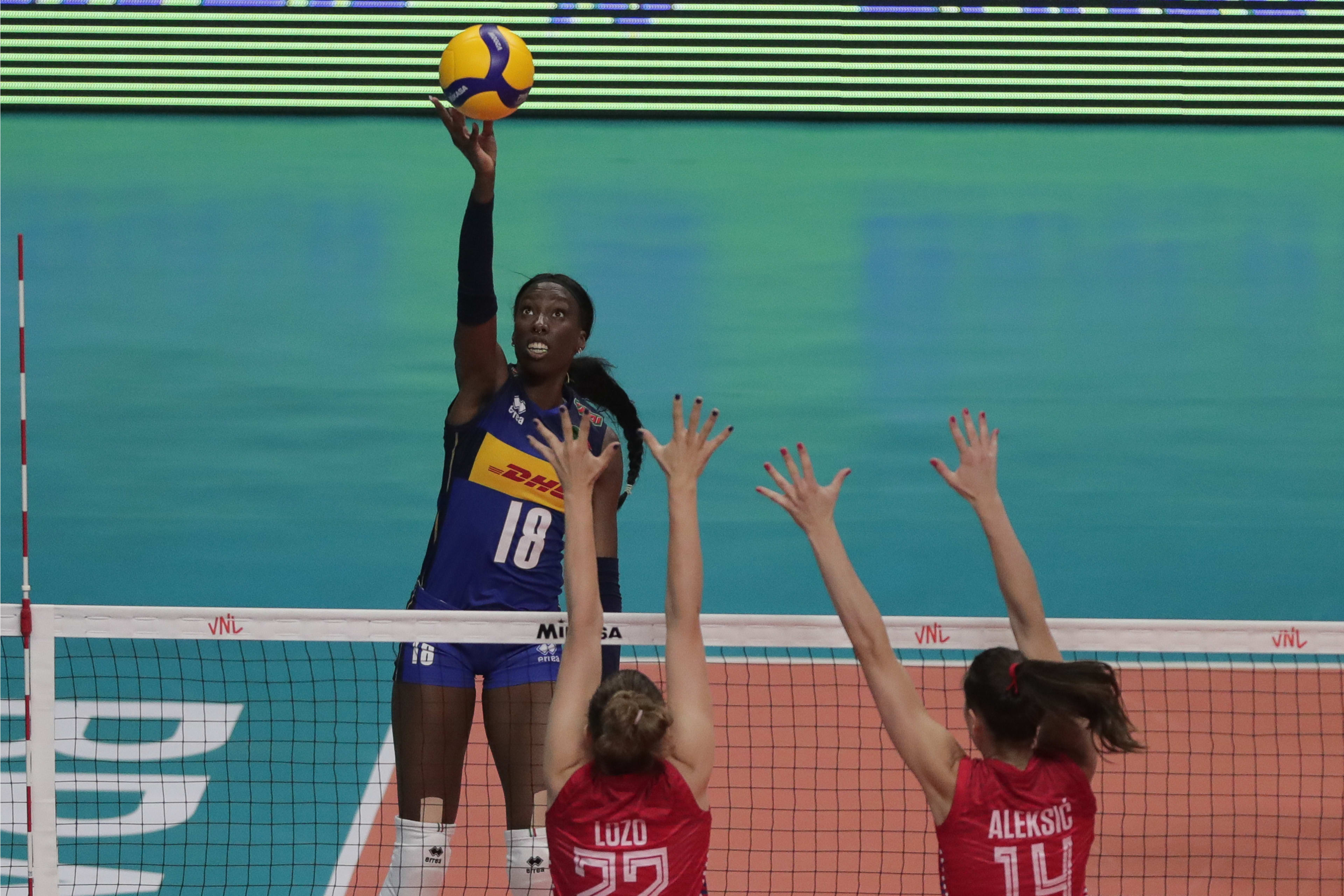 Egonu debuts and leads Italian comeback against Serbia