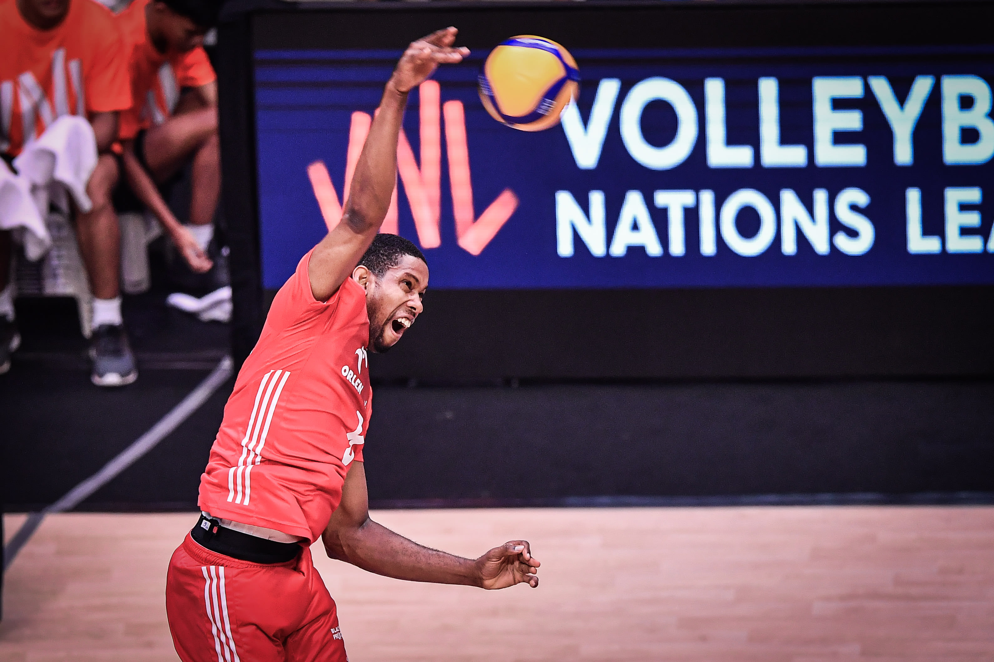 Leon fuels Poland to big win over Brazil