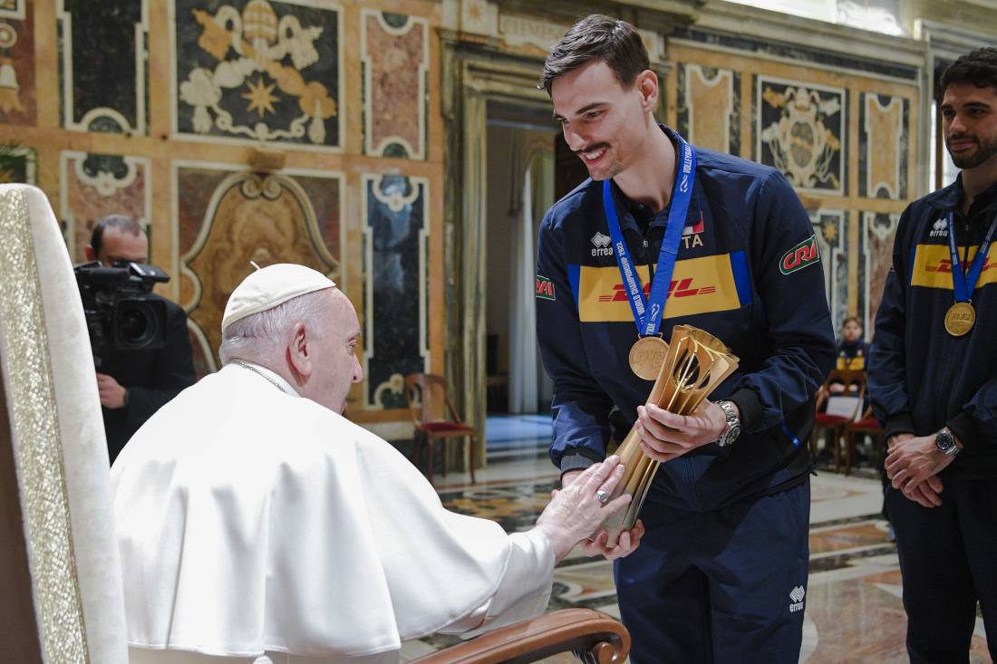 Pope Francis receives Italian national teams in private audience