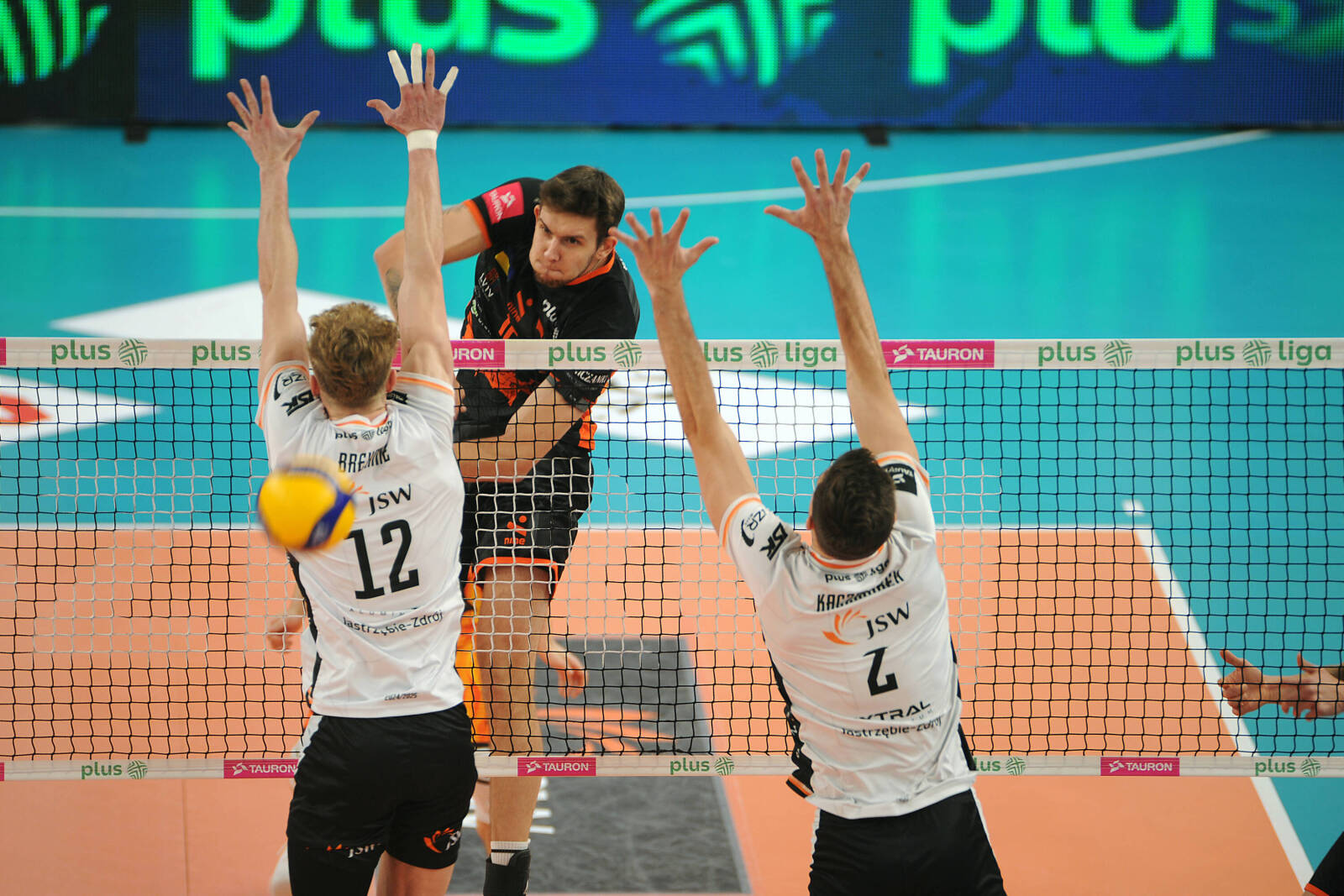 Barkom stun Jastrzebski in one of five five-setters in Poland this weekend