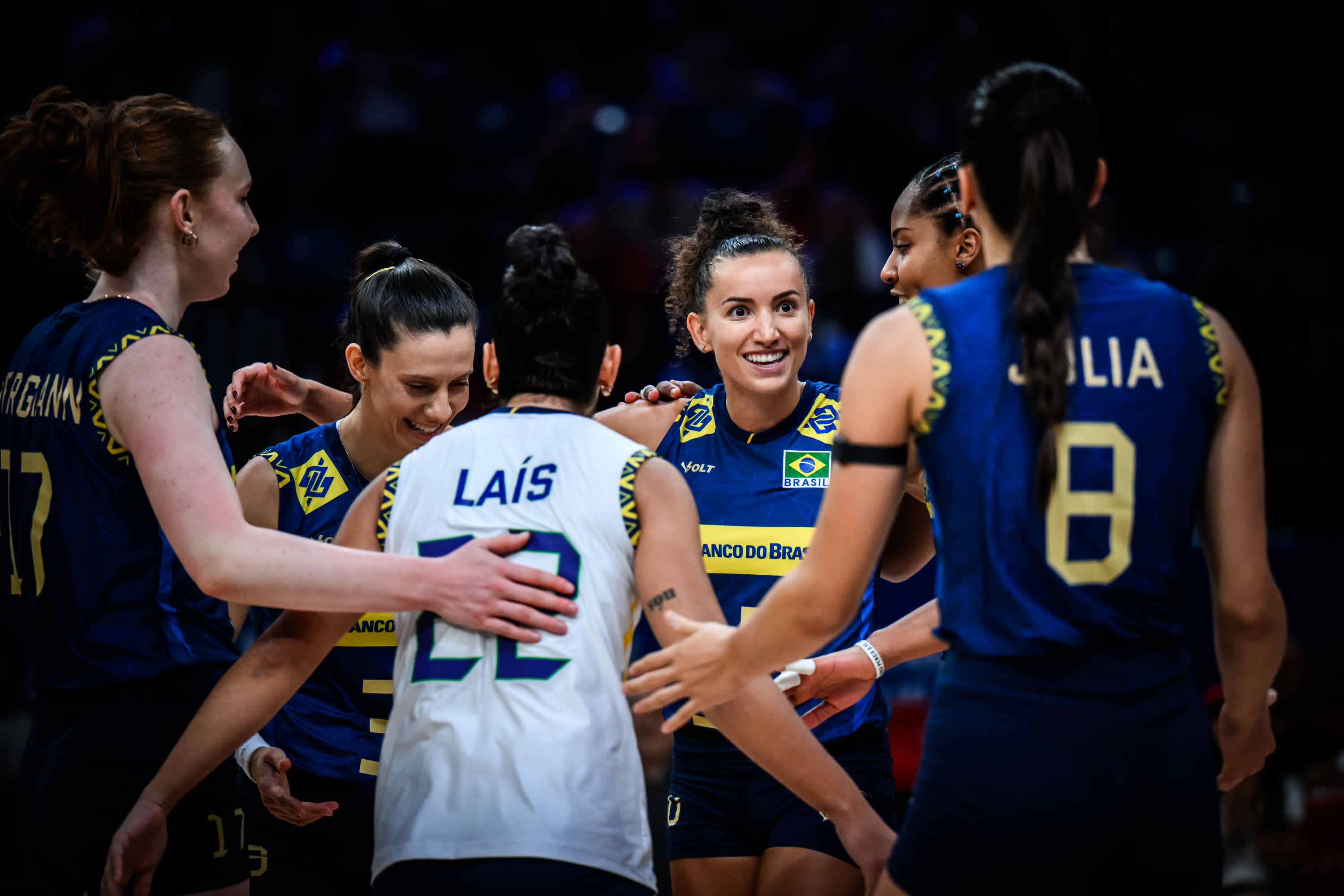 Super star Gabi on court as thousands cheer on in Istanbul