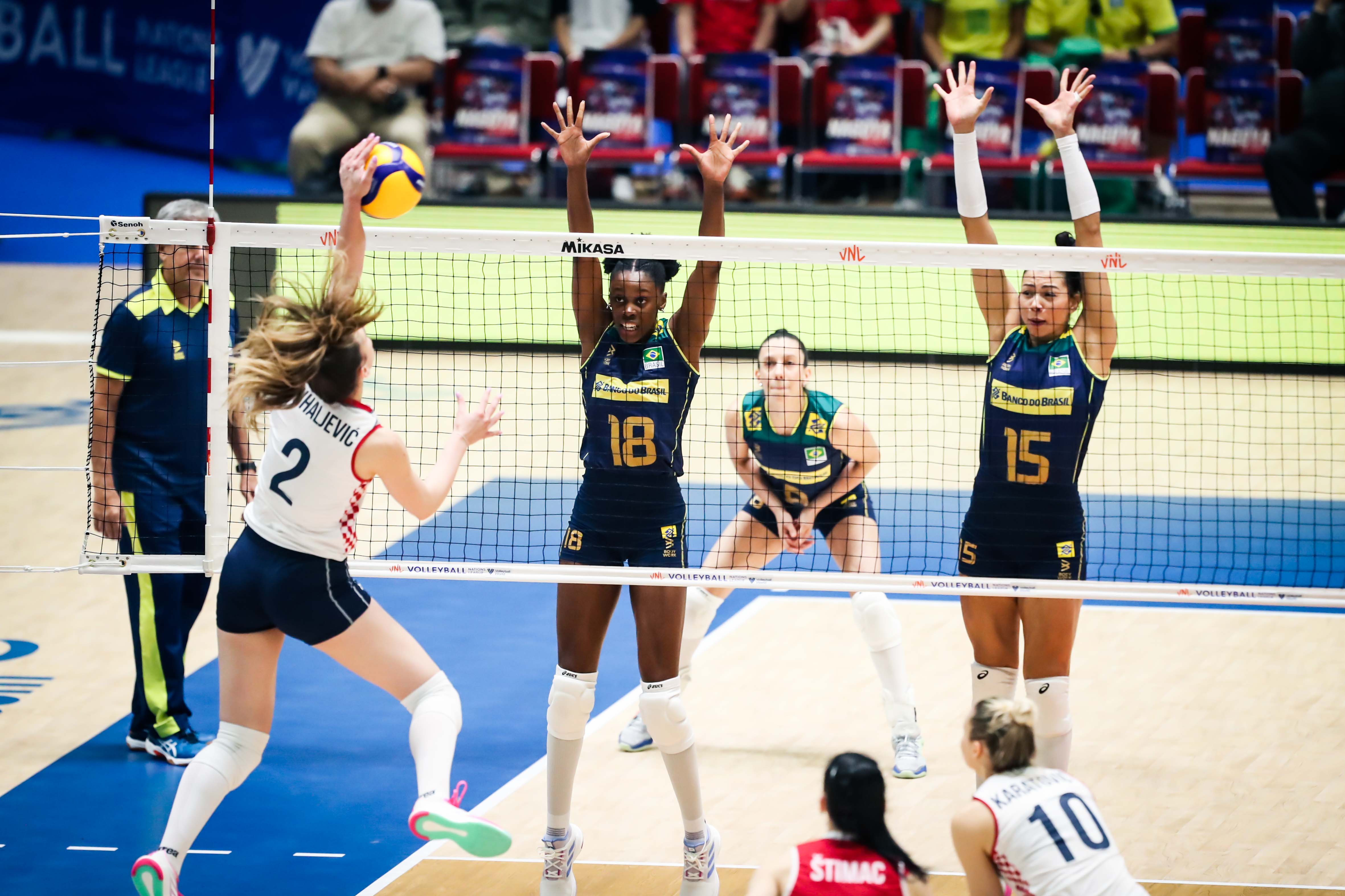 Brazil and Croatia raise 26 kill blocks in three-set match