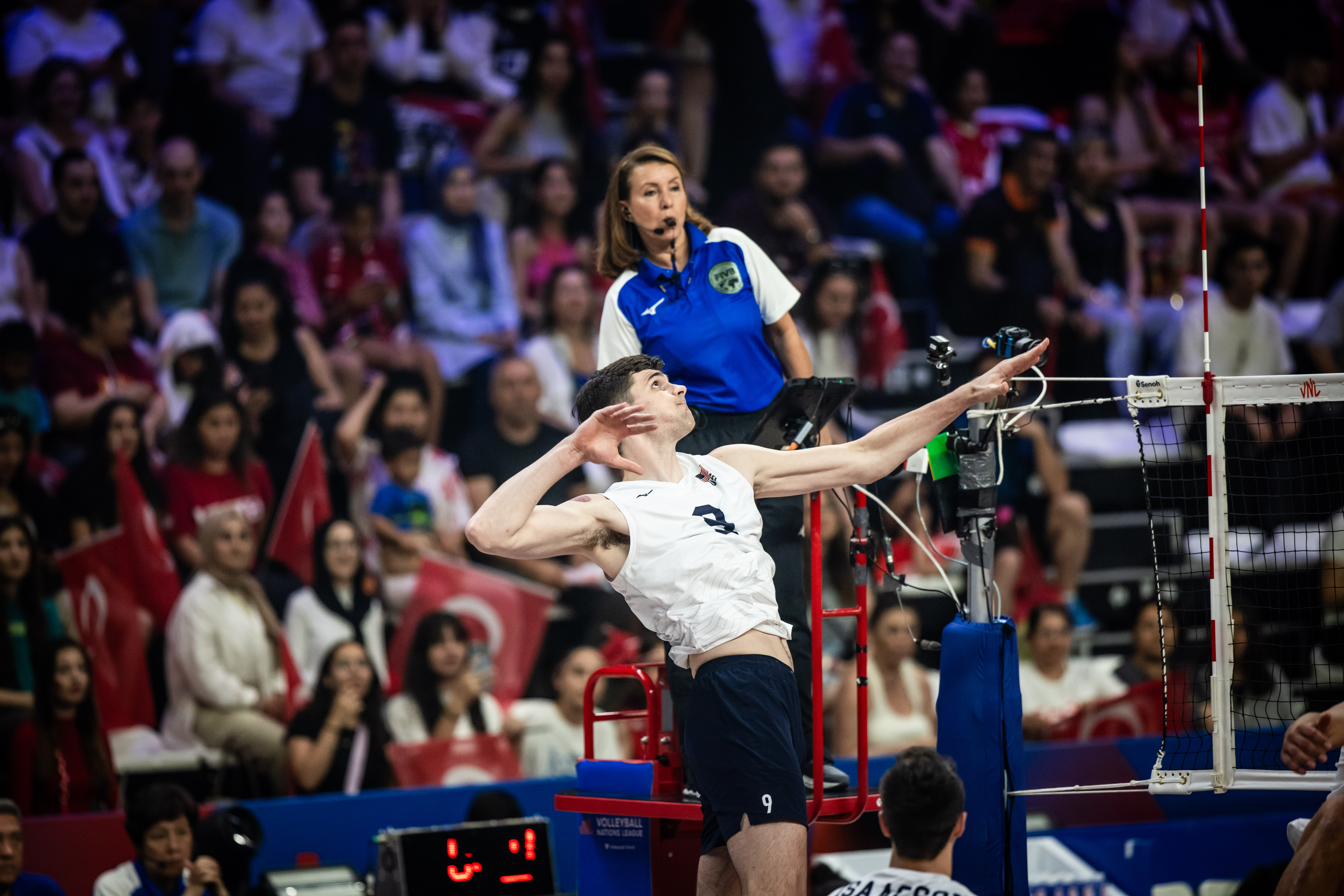 Outstanding Hanes drives USA’s first VNL win of 2024