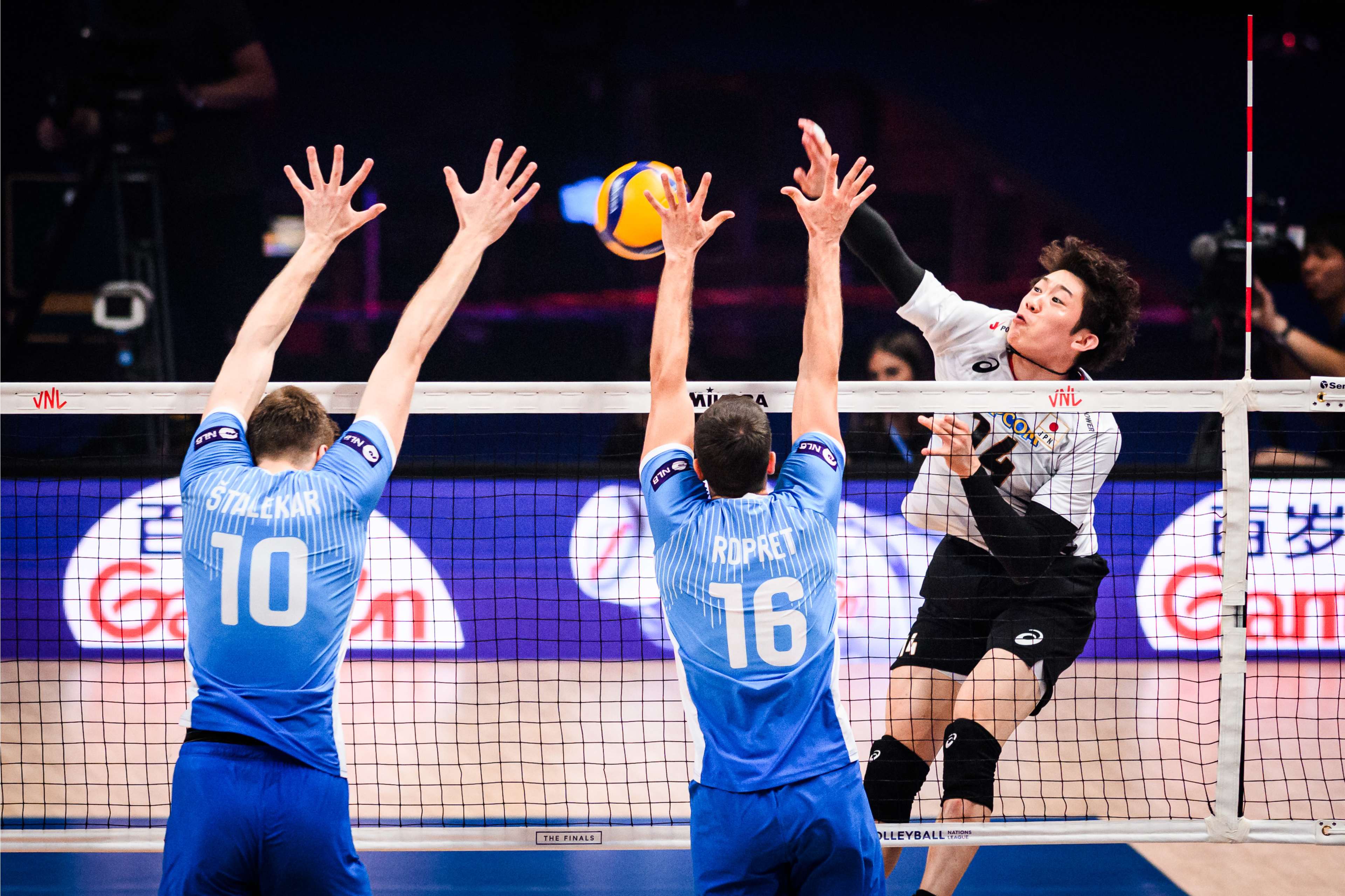 Japan go against France for first VNL gold