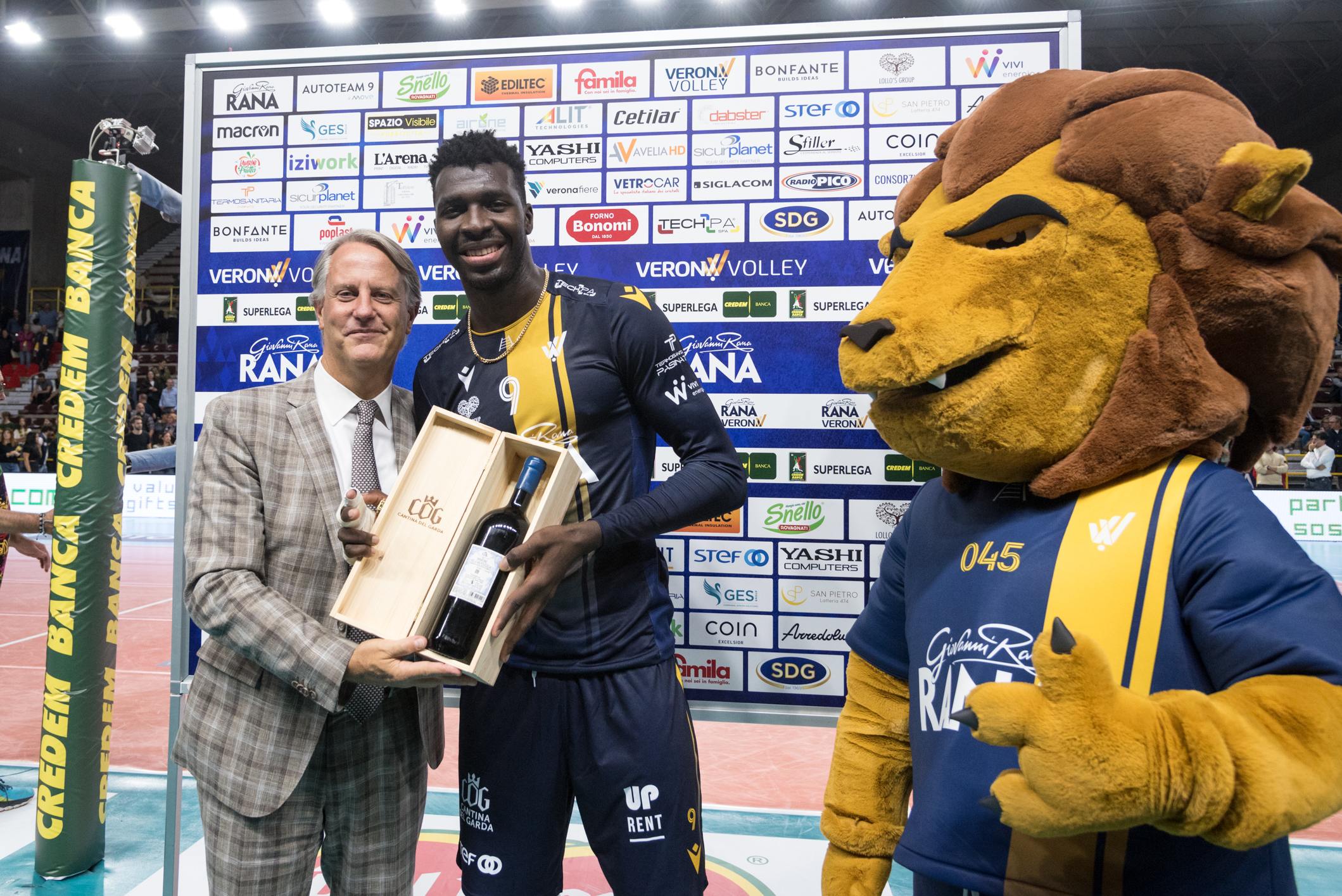 Keita and Zingel step in to drag Verona to first win in Italy