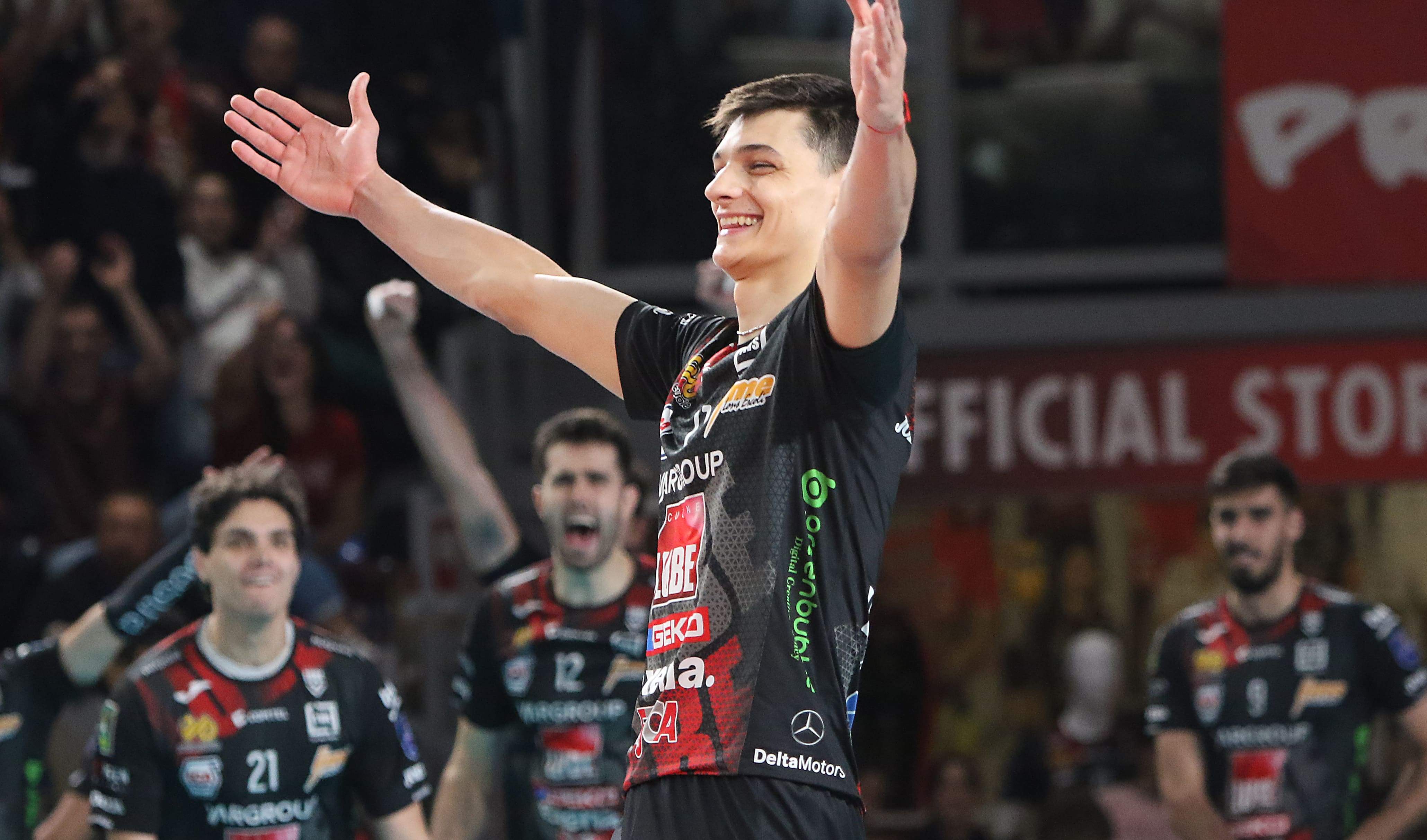 Aleks Nikolov flares up in Lube’s big win over Trentino