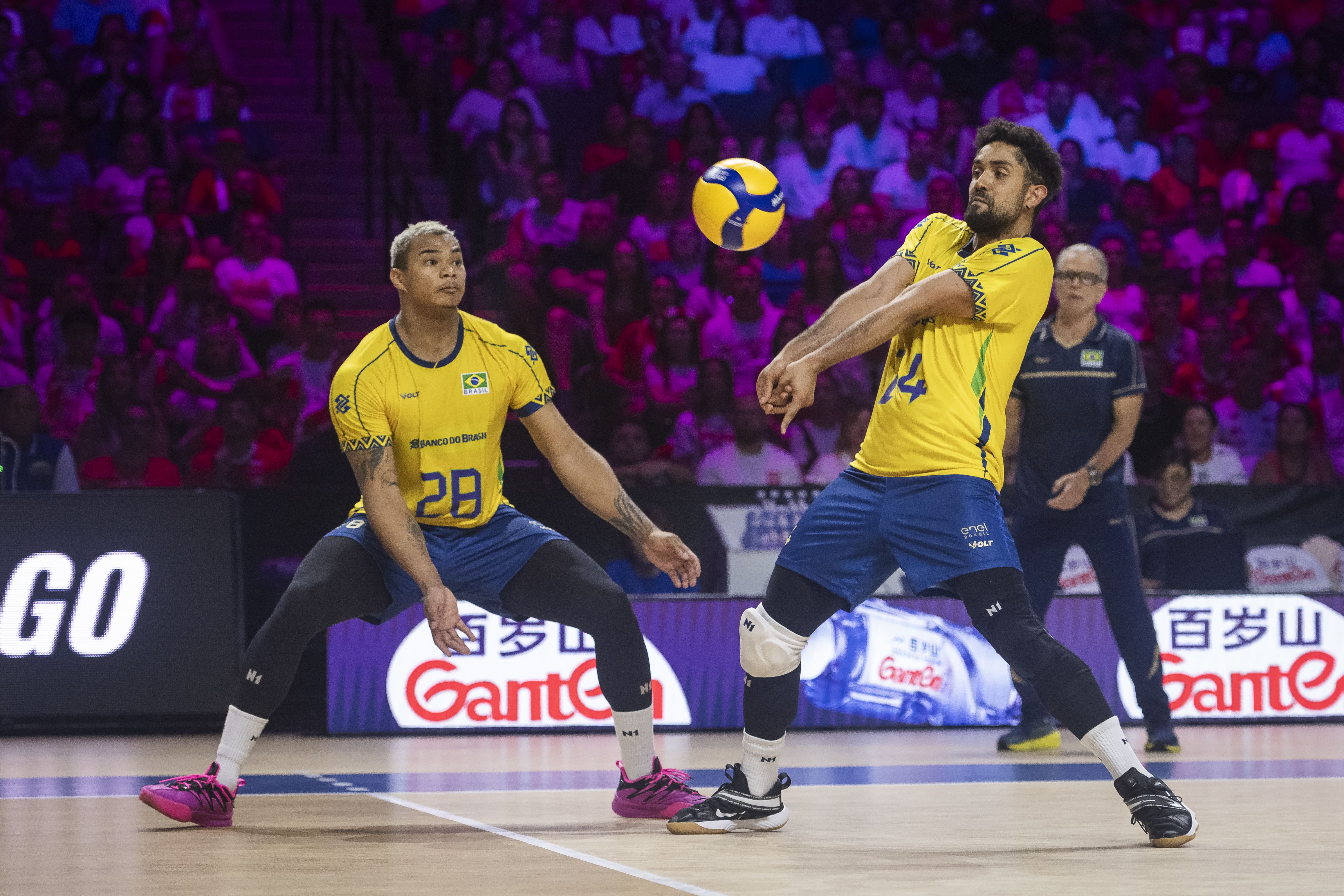 Líder isolado, Brasil busca garantir classificação à Fase Final em Chiba