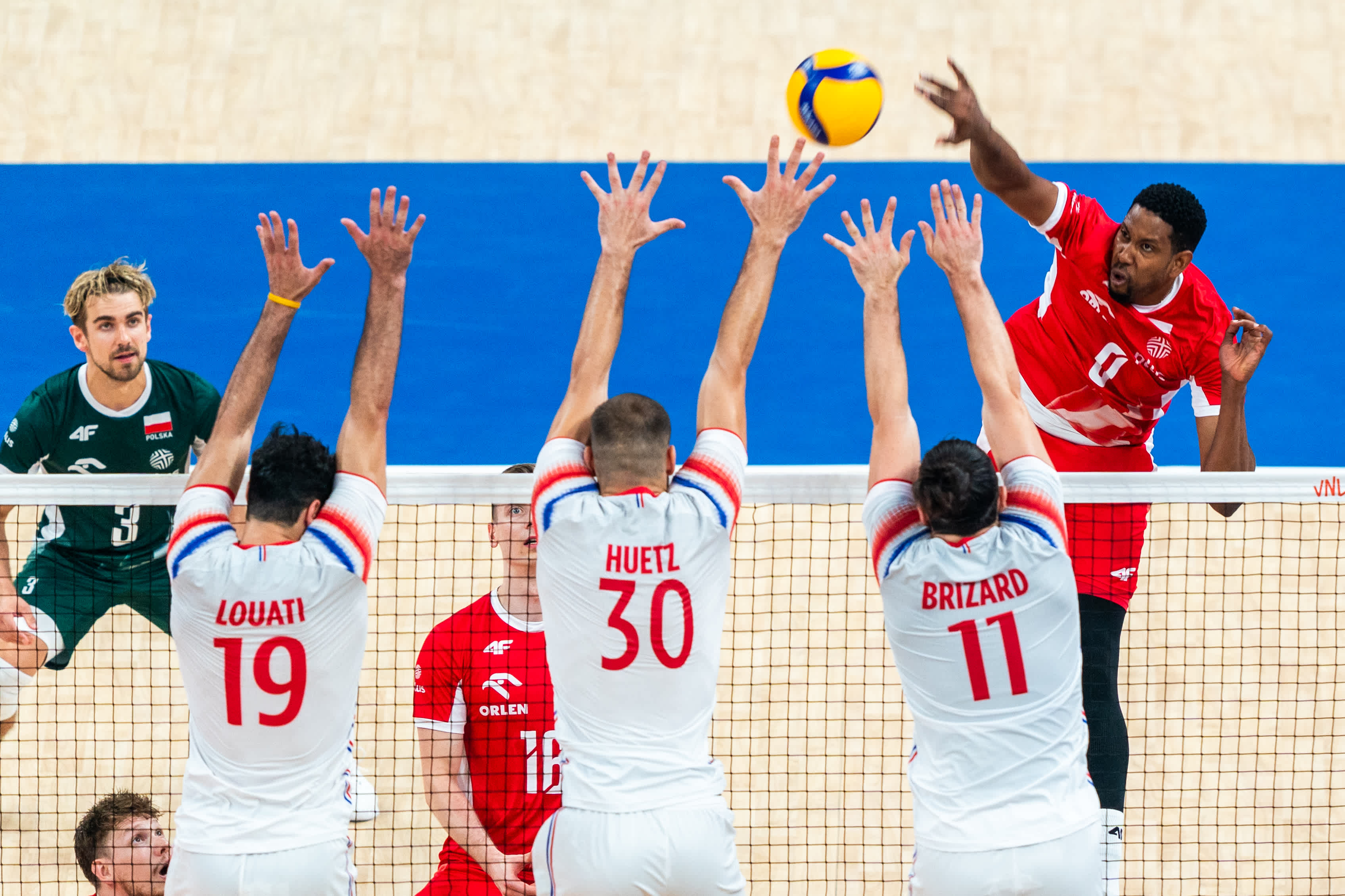 León King leads Polish Olympic revenge against France