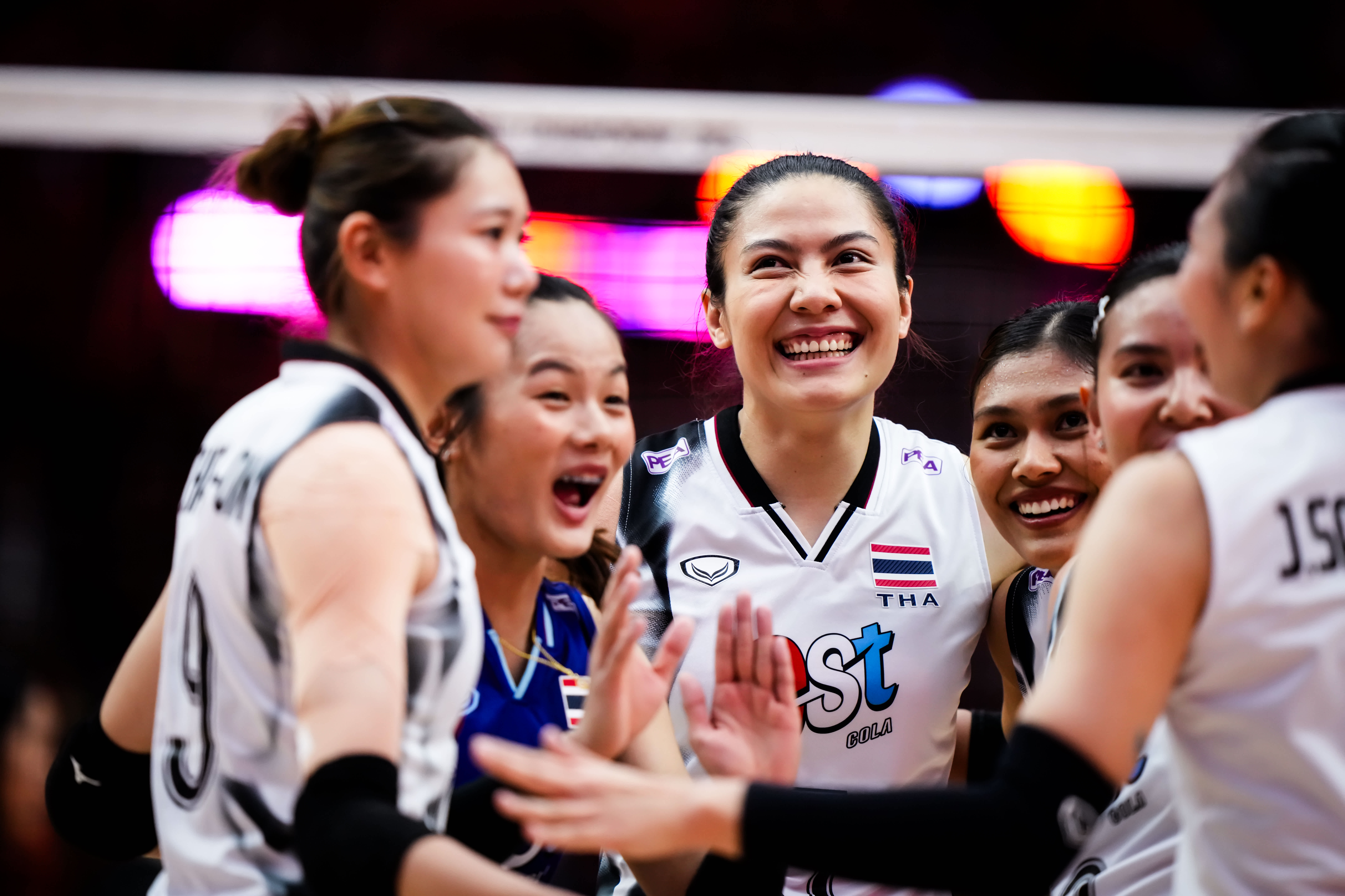 Strong blocking propels Thailand to opening-match success