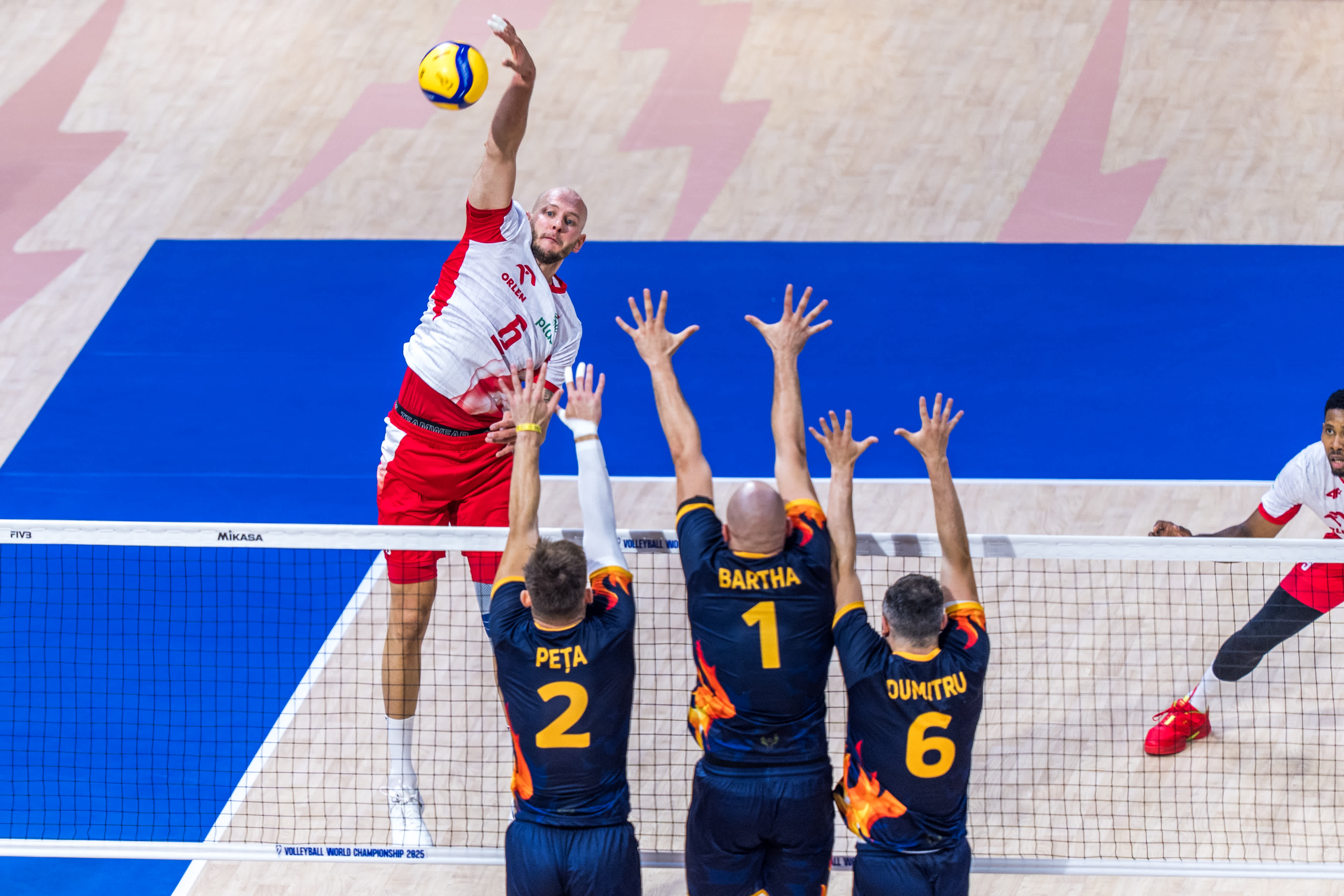 World Ranking leaders Poland overcome a slow start and sweep Romania in ...